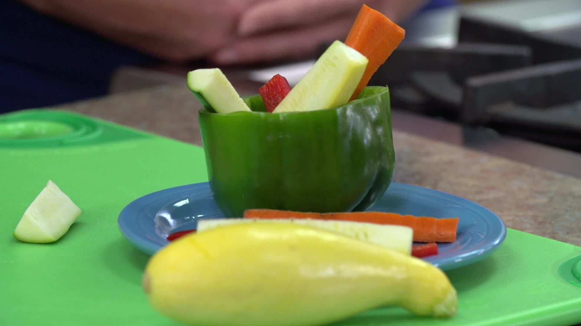 Bell Pepper Snack Cups | Chickasaw.tv